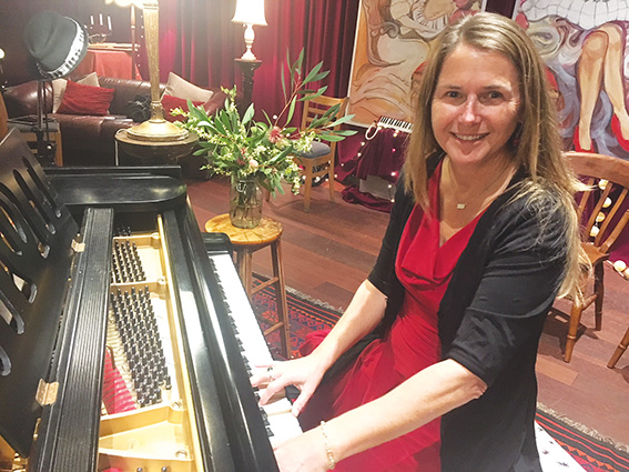 Tinkling the ivory | Fremantle Herald Interactive